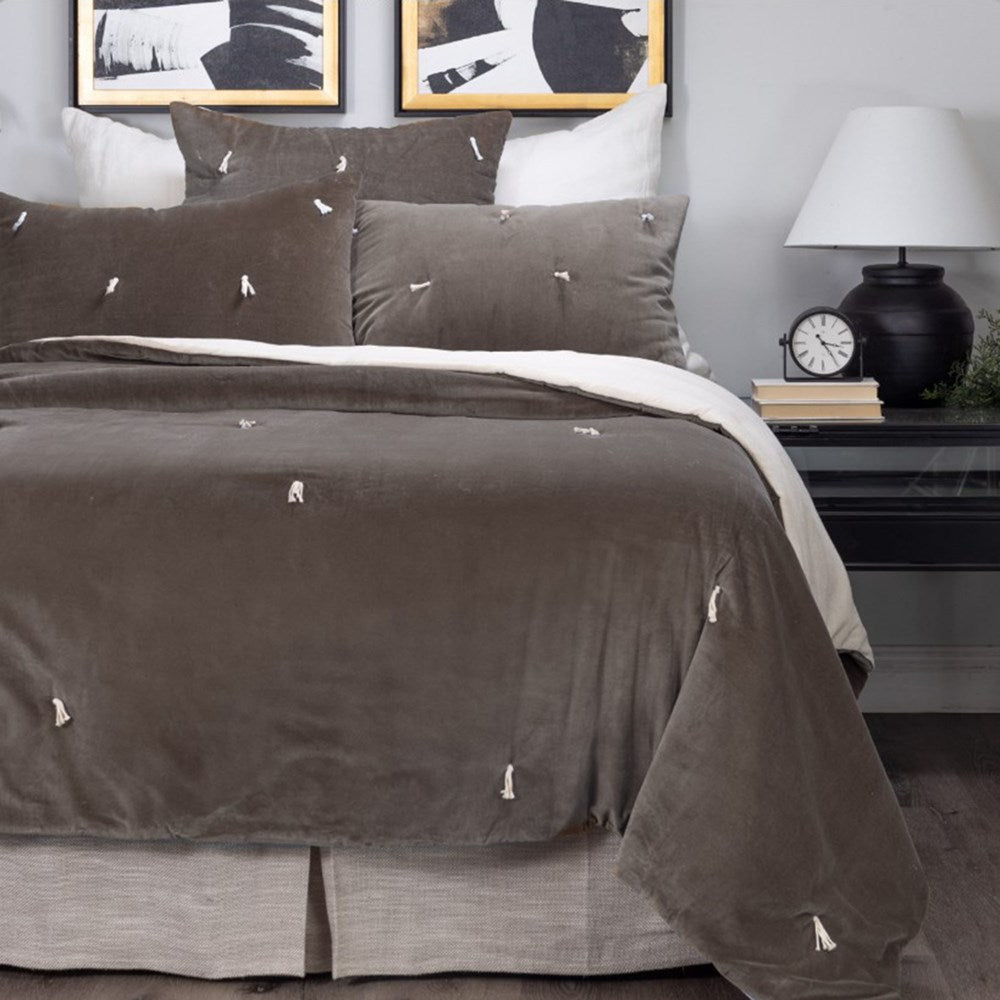 Oakura Quilt Super King Charcoal – Linens & More